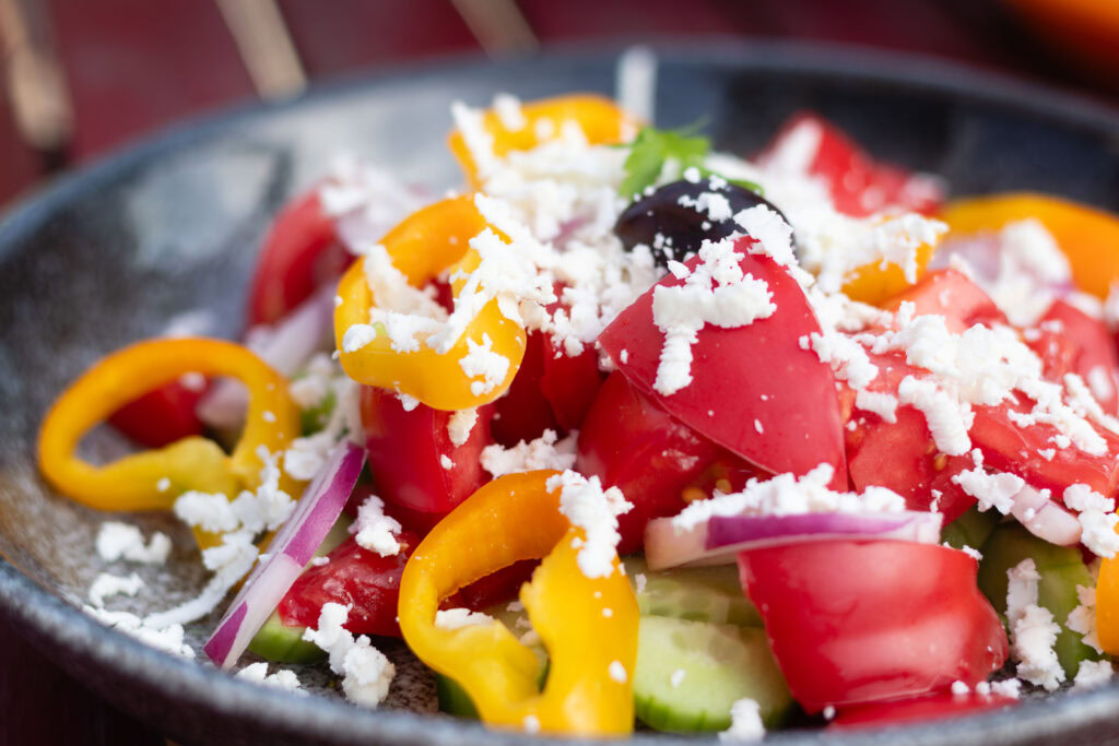 Shopska Salata: L'Insalata estiva che conquista i palati